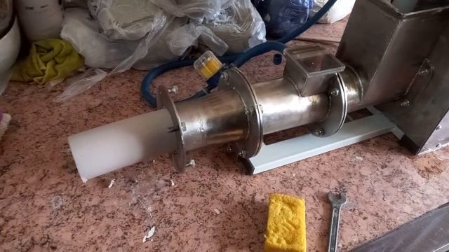 Переминка фарфора глиномялкой