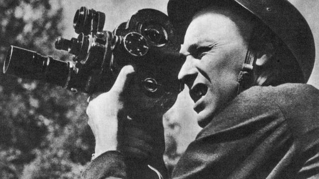 Страницы Победы: "Песенка военных корреспондентов", исполняет Евгений Матвеев