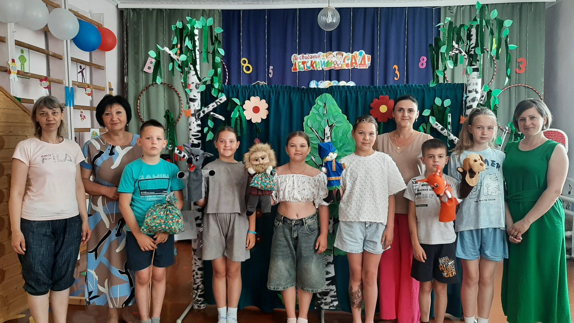 Кукольный спектакль «Как лиса волка судила» с. Новоанновка («Театр на колесах «Сказочный рейс»)