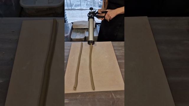 Глина Светлячок. Работа ручным экструдером. Жгутовая техника