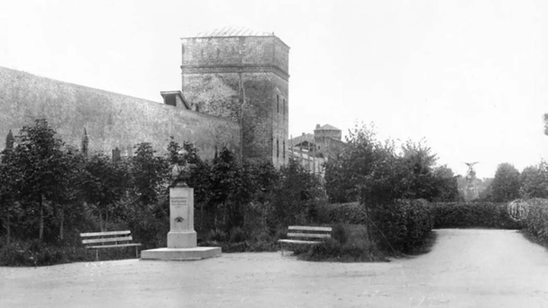 Смоленская Крепость. Башня Донец