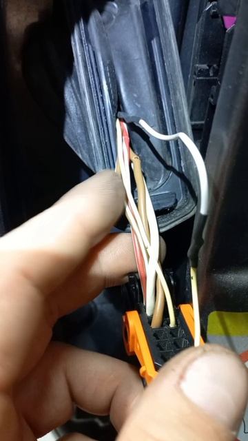 Не работает замок задней двери VW Golf