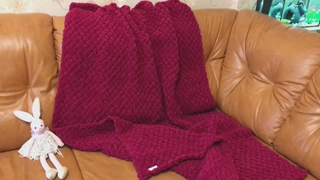 ВЯЖЕМ ПЛЮШЕВЫЙ ПЛЕД ИЗ ALIZE PUFFY без спиц и крючка