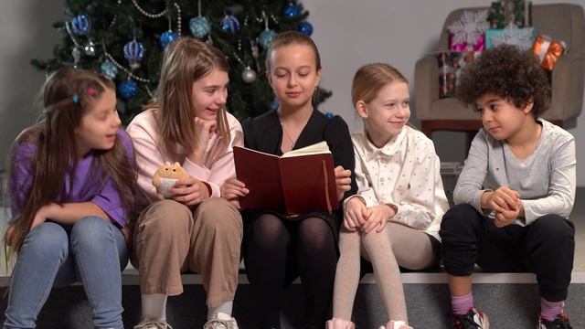 Группа "Добро пожаловать или посторонним вход воспрещен"
Режиссер-педагог Денис Неробеев