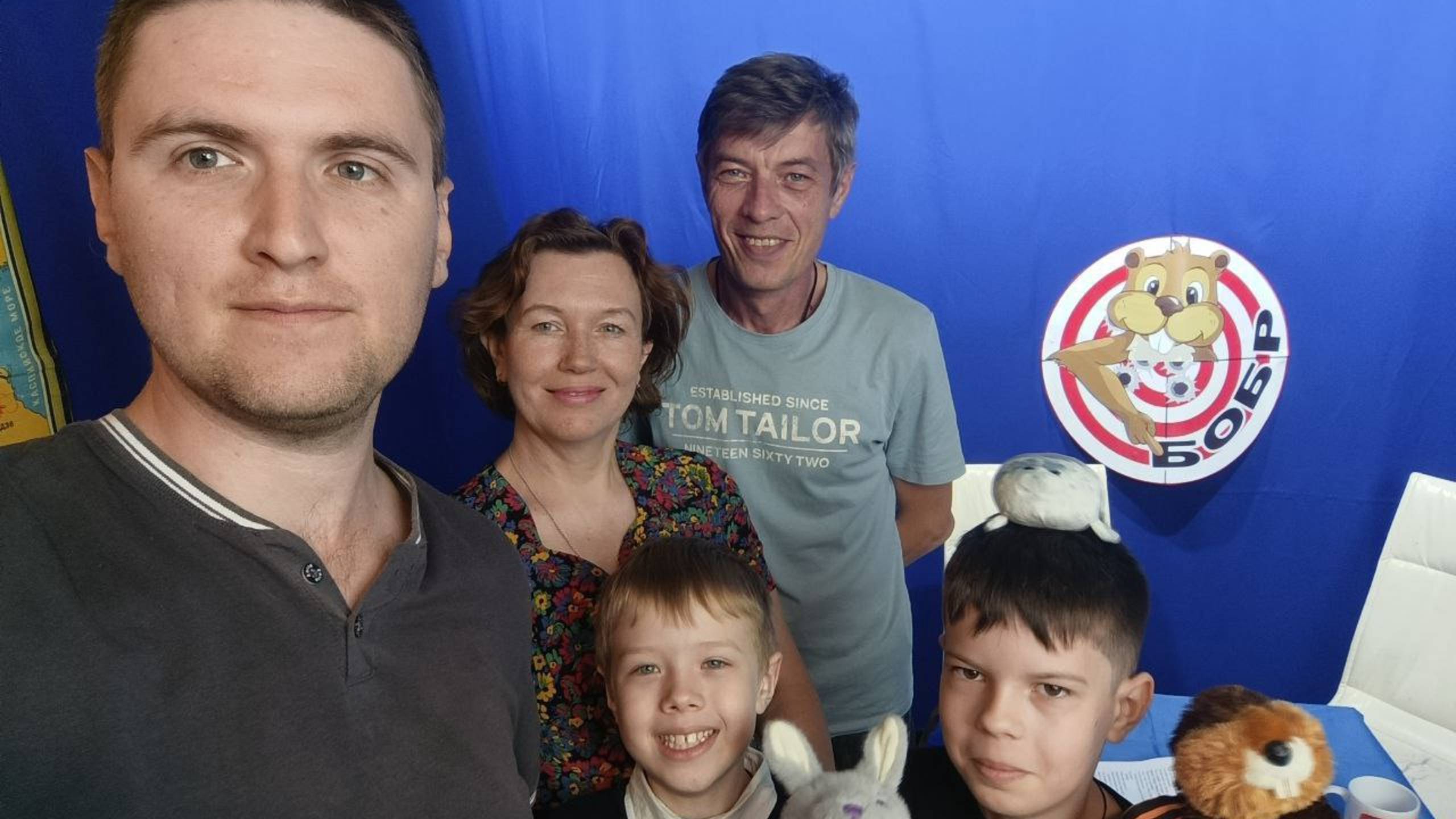 Басня "Бобер и кенгуру" Олеси Емельяновой  в  исполнении артистов  Артема и Александра Харисовых