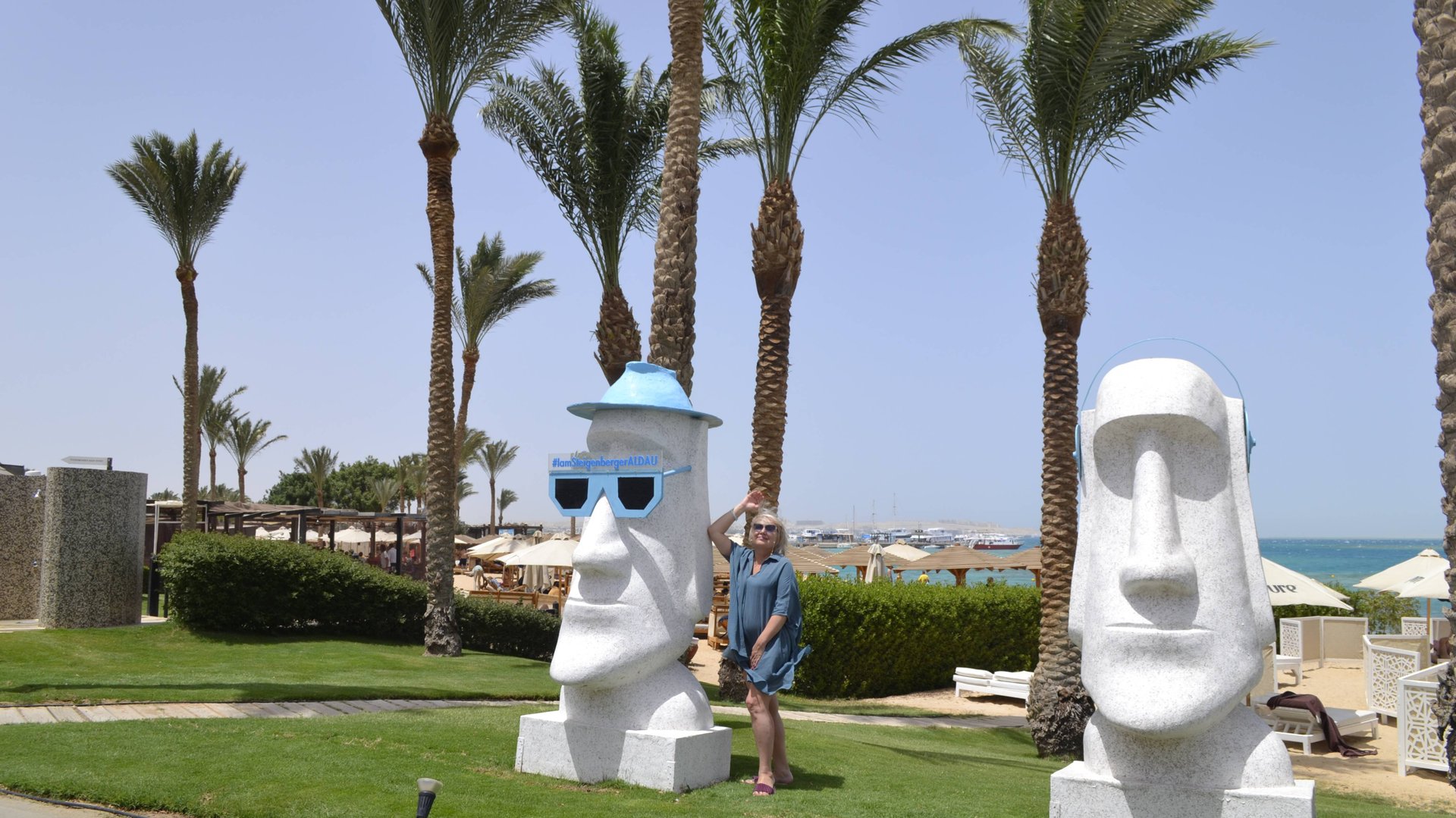 Пляж отеля Steigenberger Aqua Magic, дорога на пляж, бар и анимация на пляже, Египет, Хургада