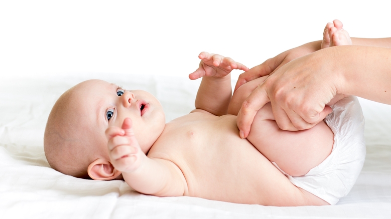 Массаж при коликах ,вздутии у новорожденных в домашних условиях.