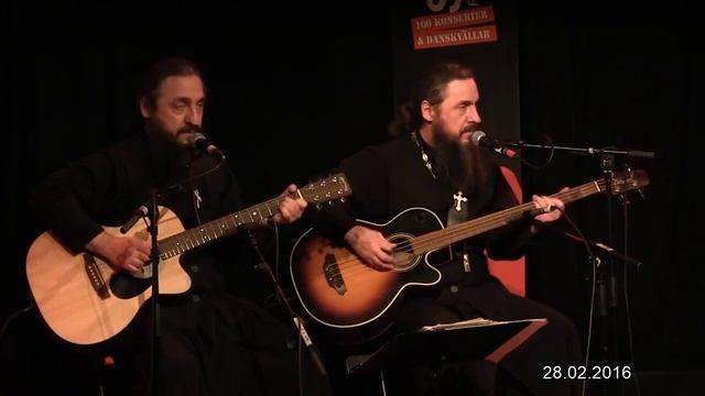 Дуэт  БраТцы  - ДИВЕН БОГ ВО СВЯТЫХ СВОИХ (480p)