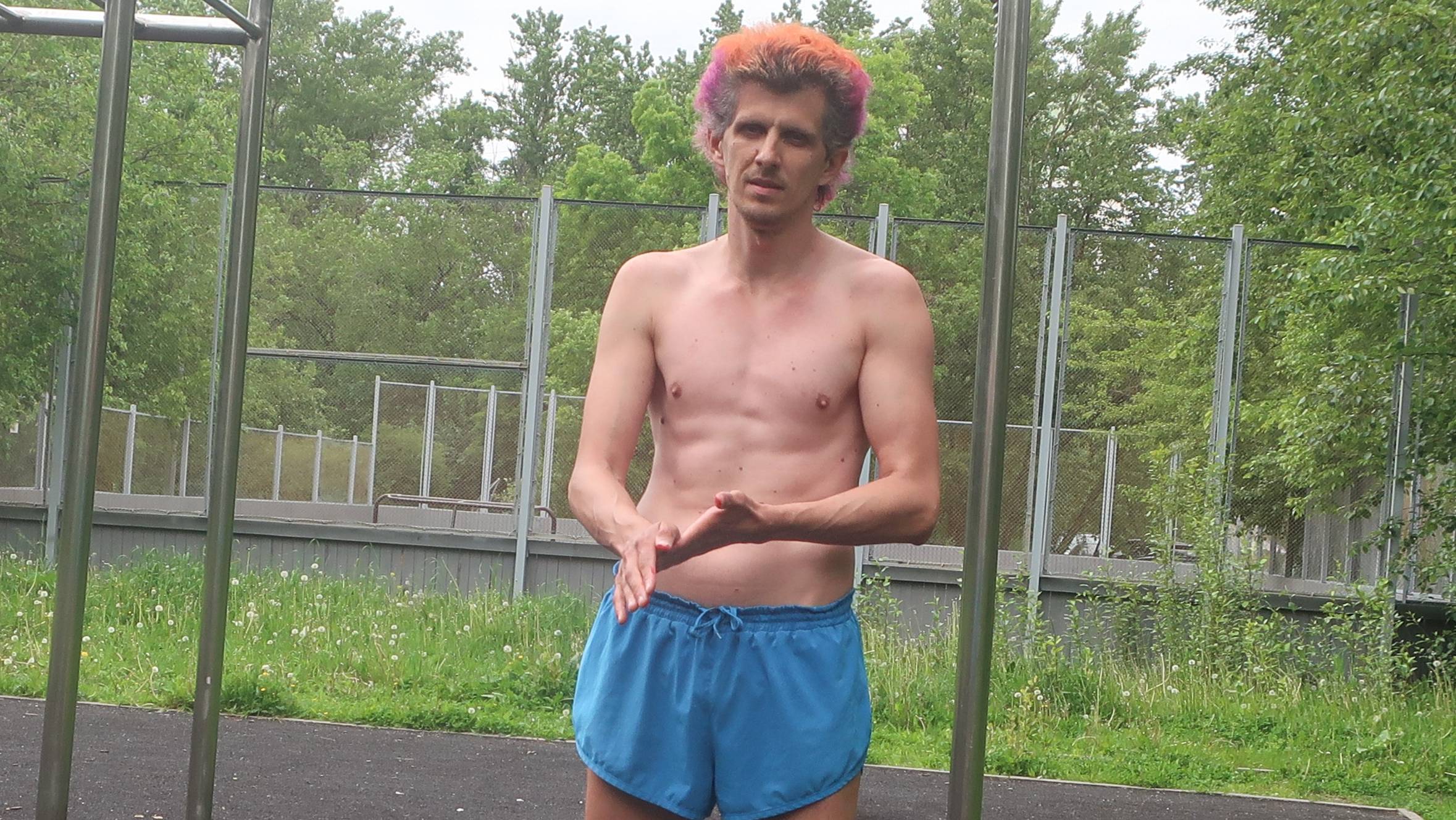 Результат спустя 44 дня подтягиваний на турнике