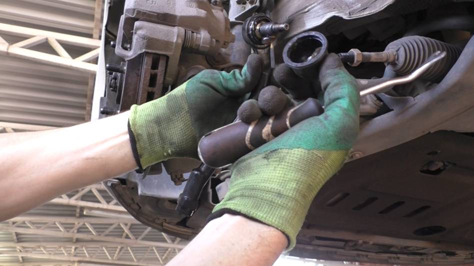 Замена рулевых наконечников и стоек заднего стабилизатора на Hyundai Elantra 1,6  Хендай Элантра