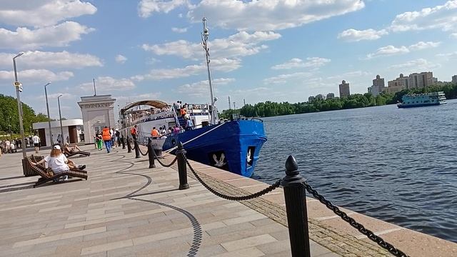 Прогулочные теплоходы Северный Речной вокзал Москва. Причалы на набережной Москвы реки