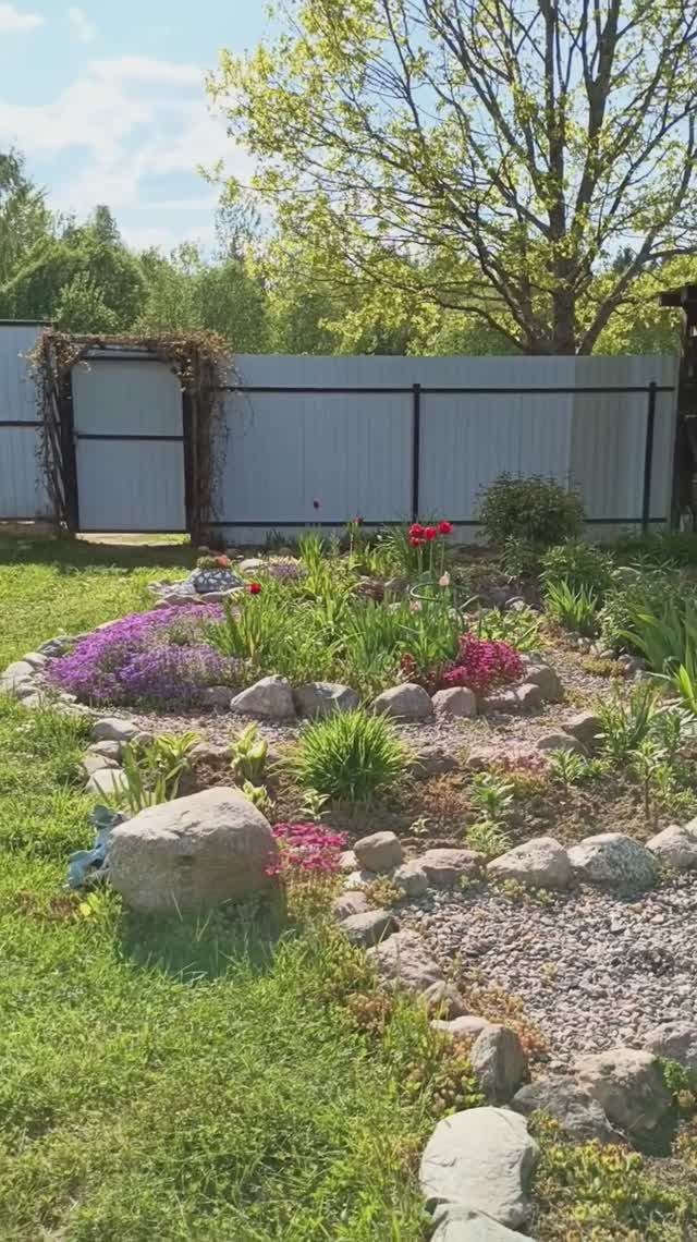 Прогулка по весеннему саду 2025