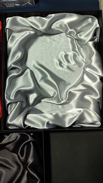 Коробка чёрная с цветной тканью