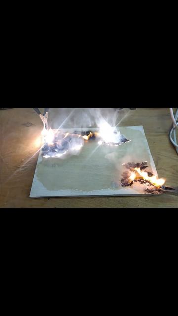 Линии Лихтенберга (Фрактальное выжигание)! Первая проба...