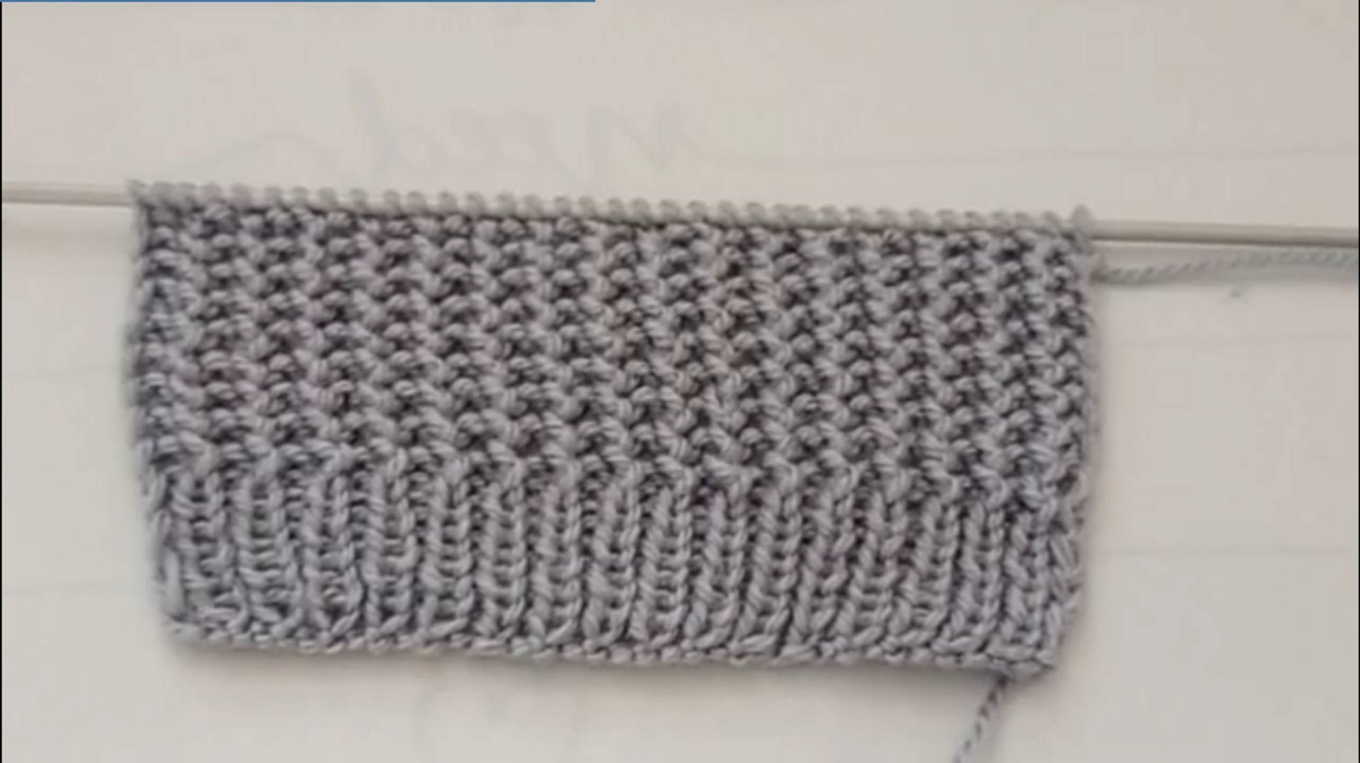 Универсальный узор 2/2  спицами поворотными и круговыми рядами.