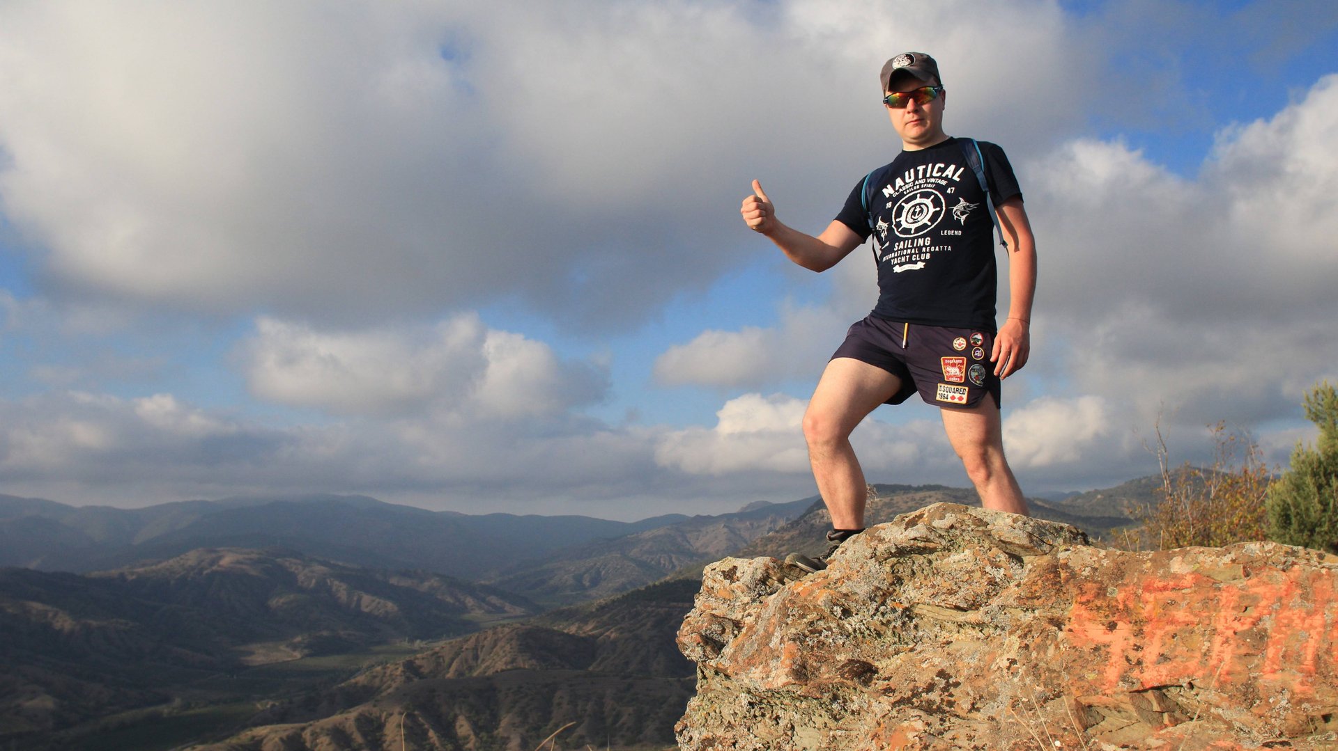 ЛЕЗУ В ГОРУ. ВИДЕЛ ЗМЕЮ. КУТЛАКСКАЯ БУХТА, ПАПАЯ-КАЯ, ВЕСЕЛОЕ. Поход в Крым в октябре