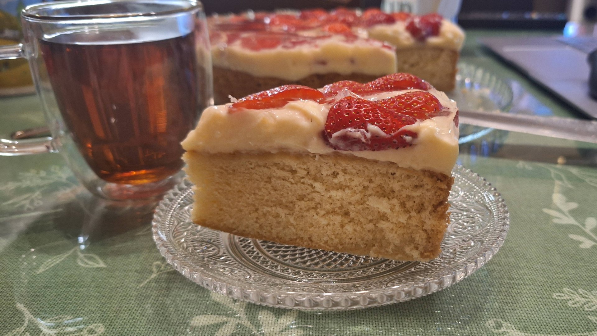 Тирольский пирог с клубникой.