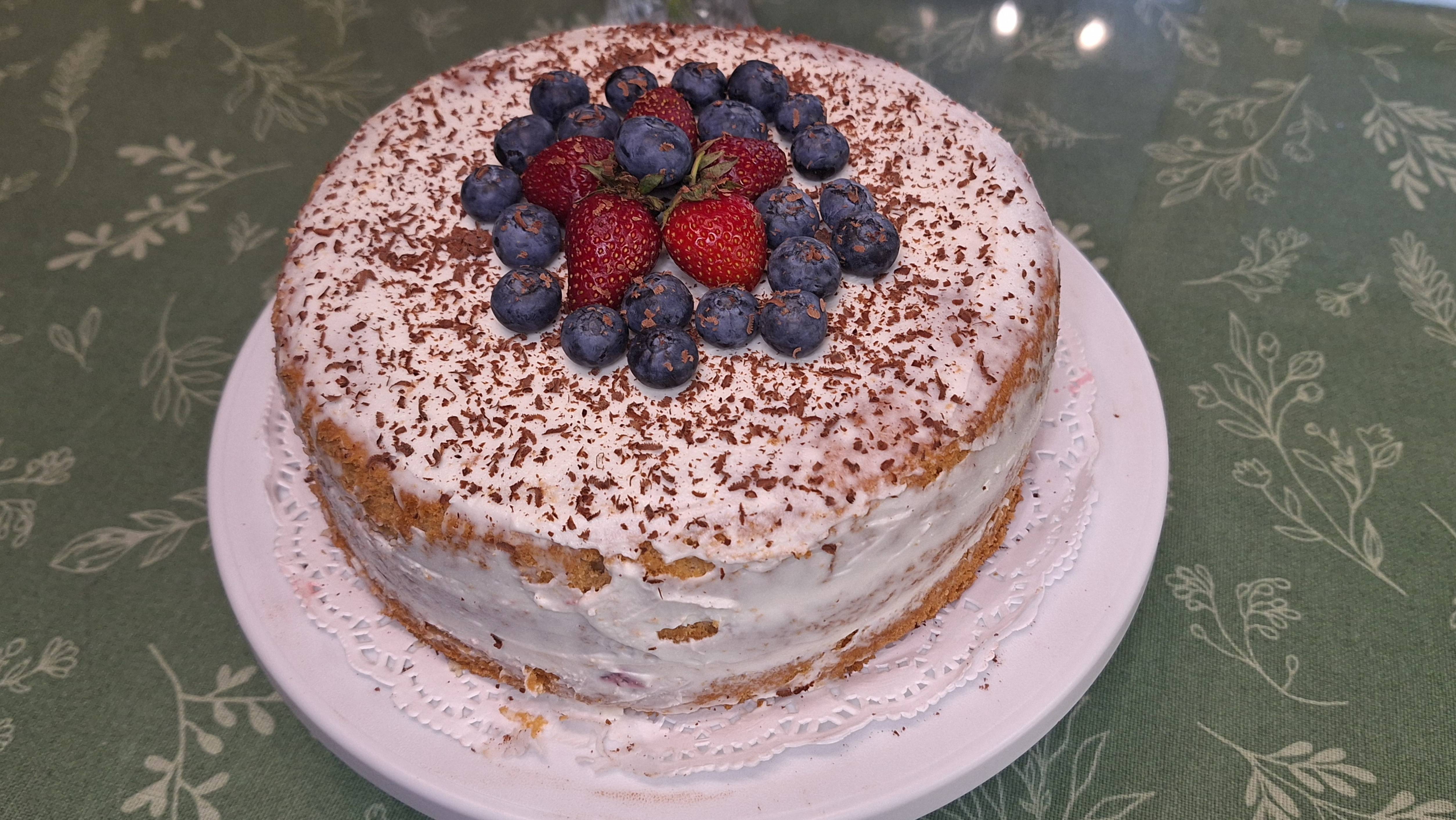 Бисквит с заварным кремом.