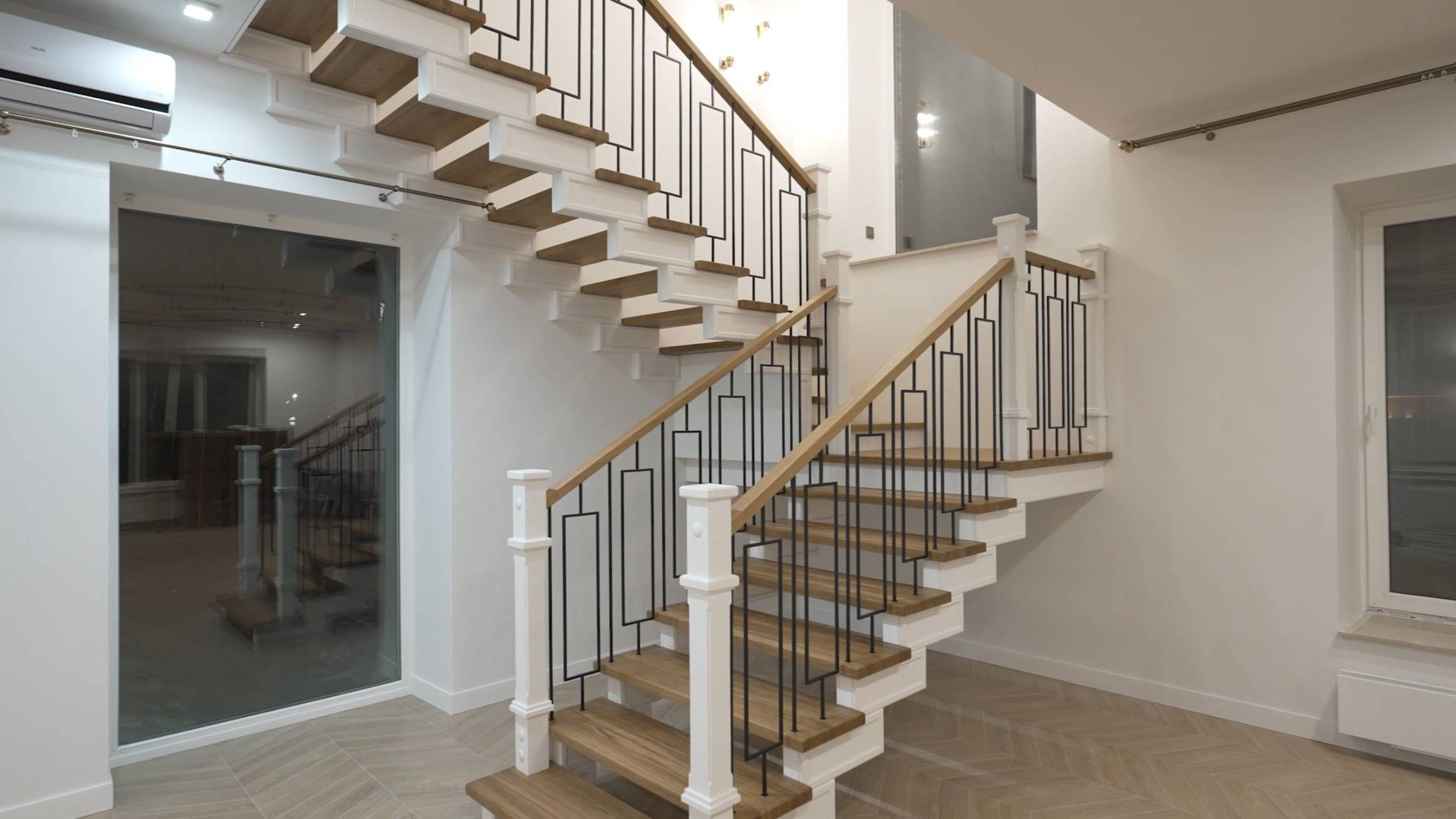 Лестница из дуба с дизайном от студии "Частная архитектура" #рмкедр