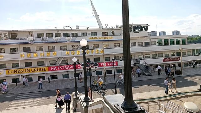 Круизный теплоход у причала.Северный Речной вокзал Москва.