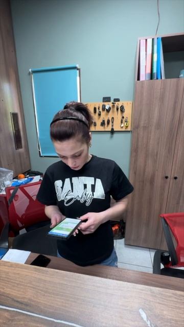 Неподдельная реакция на приз. Только назвали победителя и он читает сообщение с призом