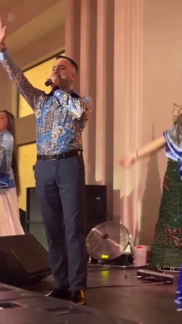 Когда входят цыгане — праздник начинается!