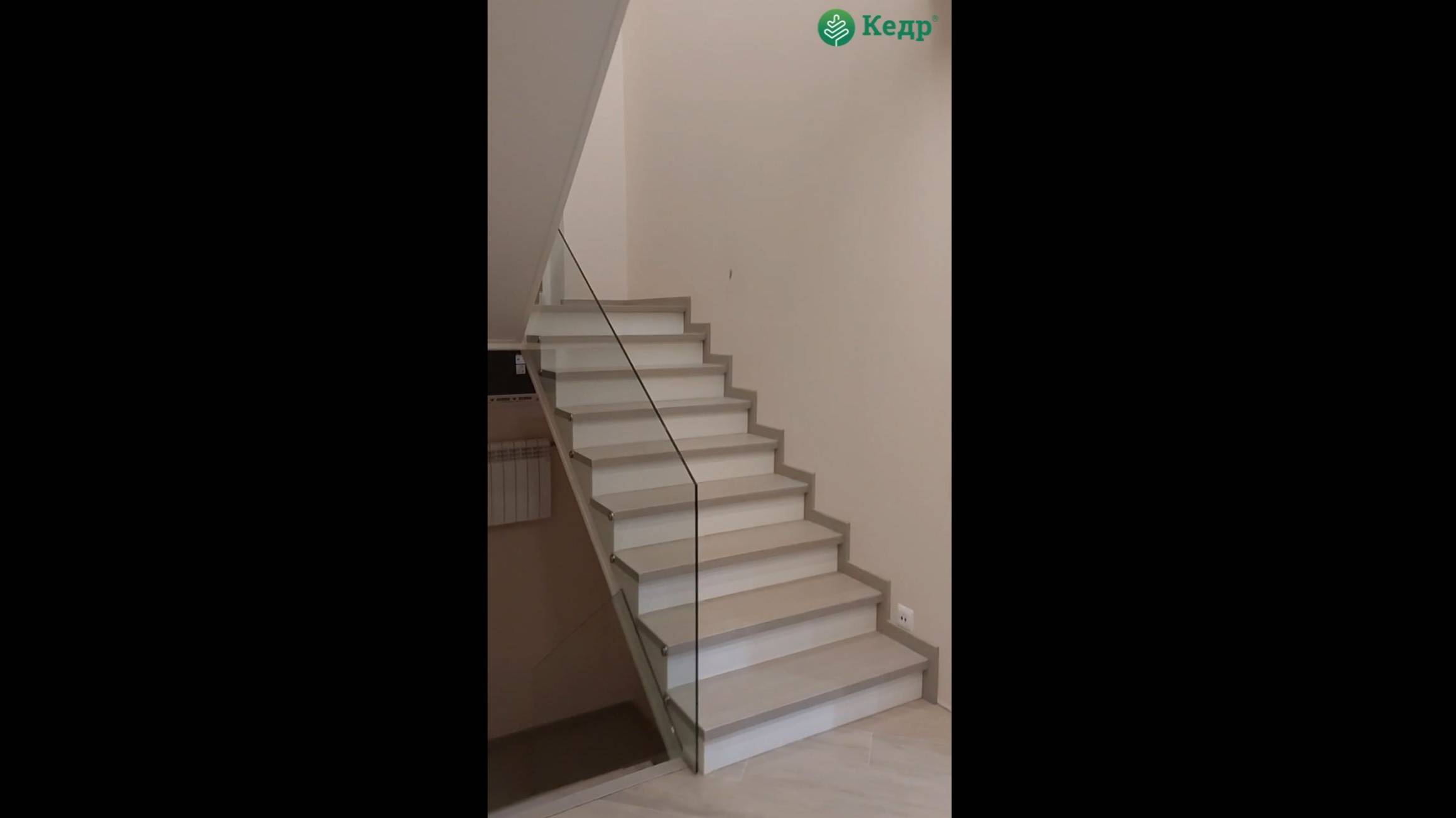 Лестница на металлокаркасе с ограждениями из стекла Русское Макулово #лестницыказань