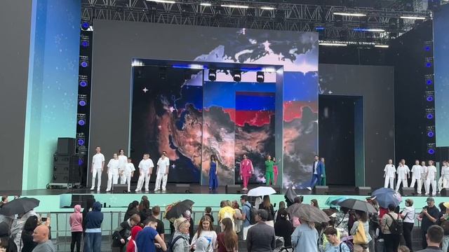 Артисты Виллер Продакшн и Хор Движение Первых - На твоей стороне