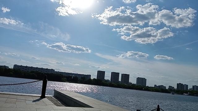 Прогулка набережная Северный Речной вокзал Москва. Новое место для отдыха, скамеечки, лежаки