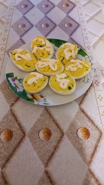 Вкусная закуска из яиц.