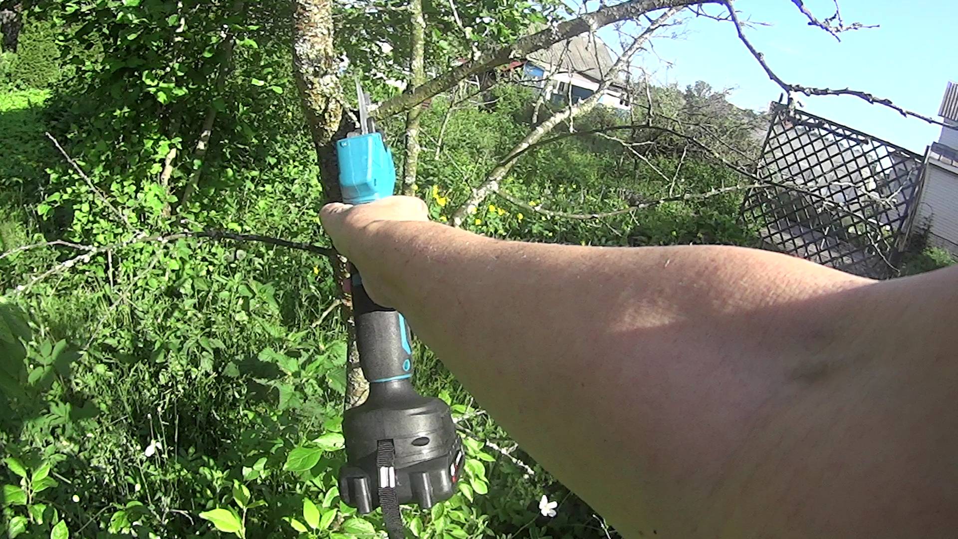 Утро начинается Аутотренинг за вышивальным станком Медвежья услуга и новый помощник на даче