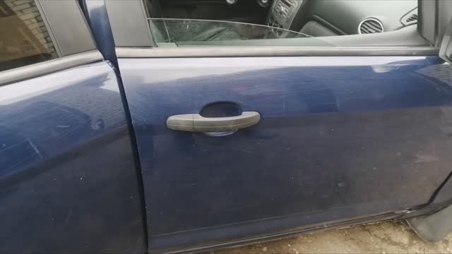 Как снять наружную ручку передней двери на Ford Focus 2 2008 года