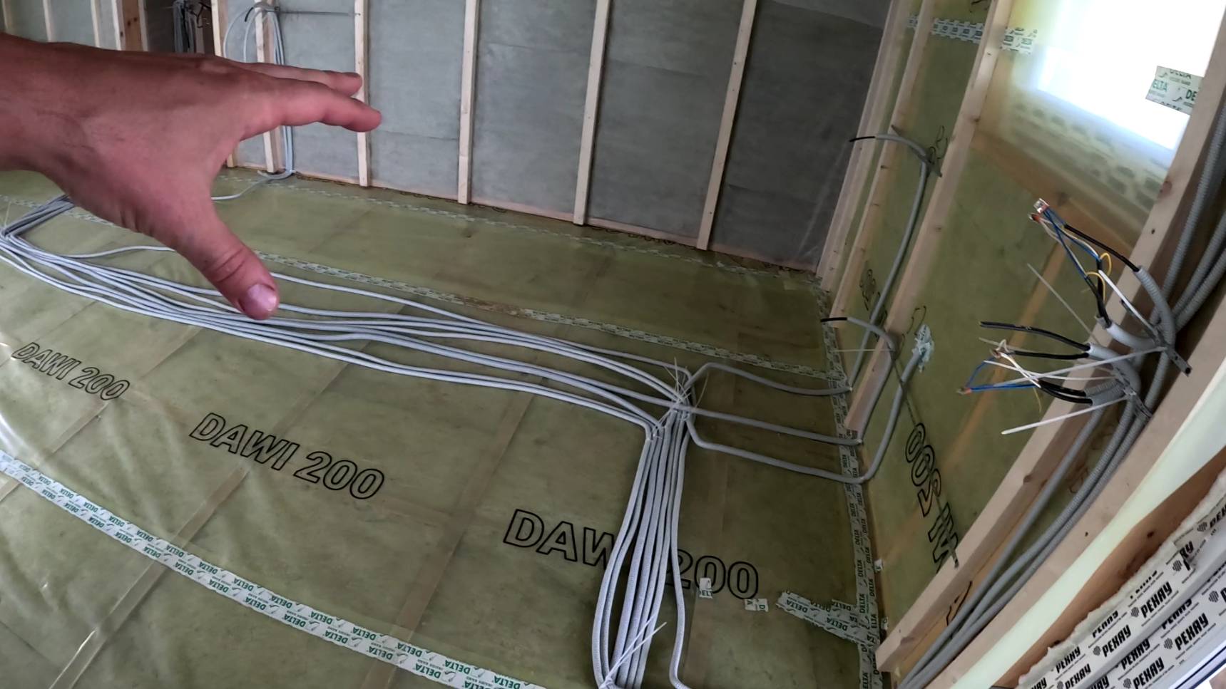 РАЗВОДКА ЭЛЕКТРИКИ В КАРКАСНОМ ДОМЕ