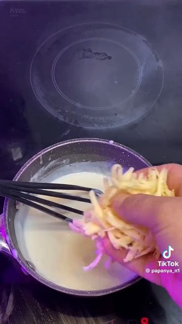 Пельмешки под сырным соусом