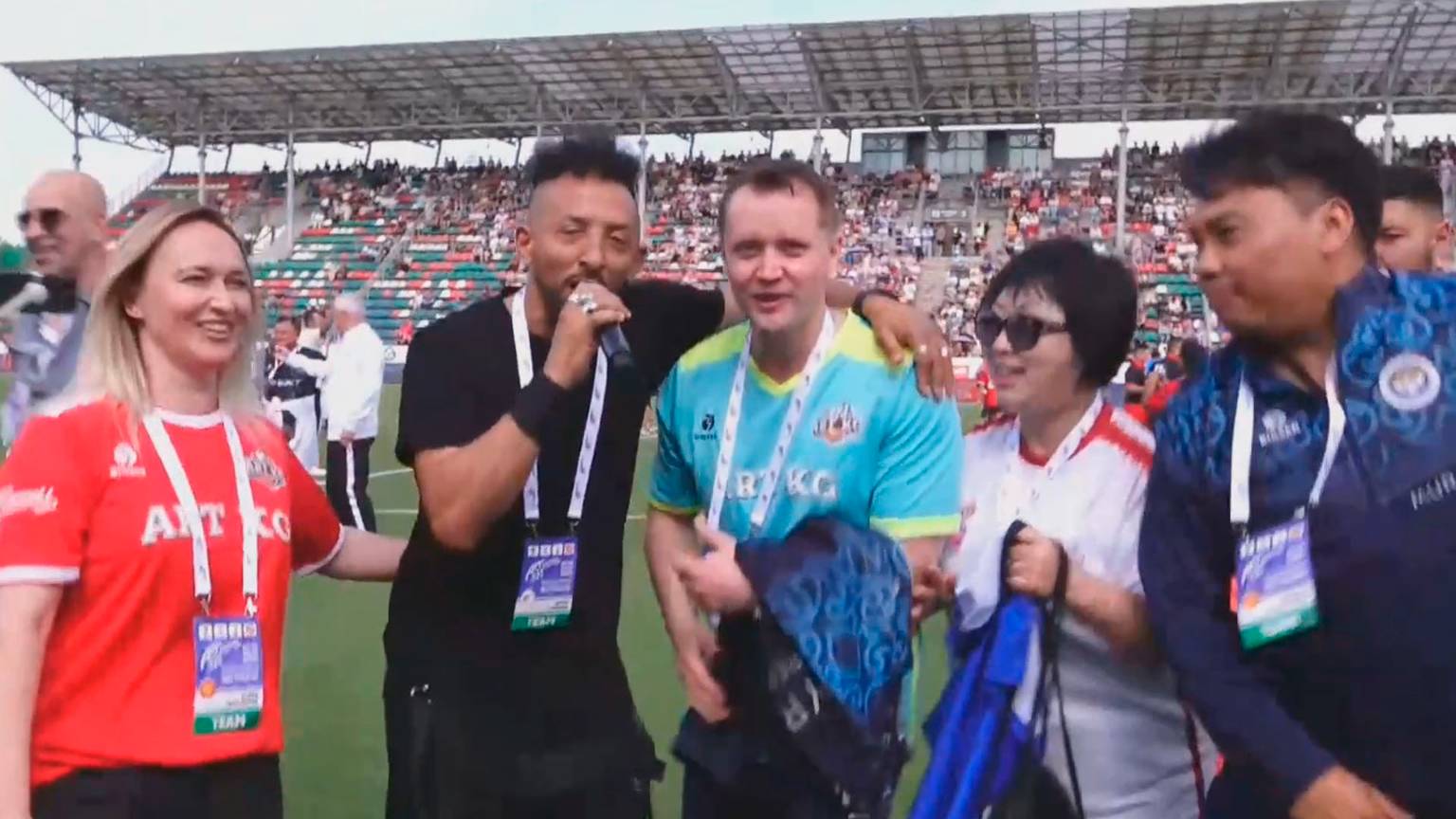 Открытие фестиваля АРТ-ФУТБОЛ 2025⚽ - на поле поют Камара Гхеди, Александр Волкодав и все участники