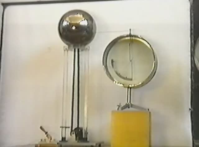 Физика. Опыты. Электричество и магнетизм. Элементарная электростатика. Генератор Ван-де-Граафа