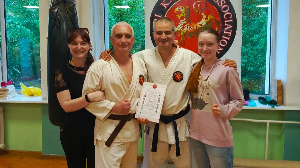 Папа и дочка успешно прошли аттестацию на 2 и 1 кю в разных федерациях каратэ