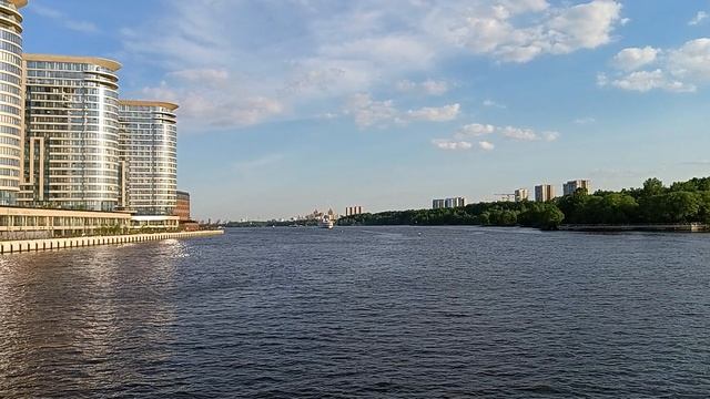 Прогулочный теплоход с Северного Речного вокзала в Москве рейс  на час в Химкинское водохранилище