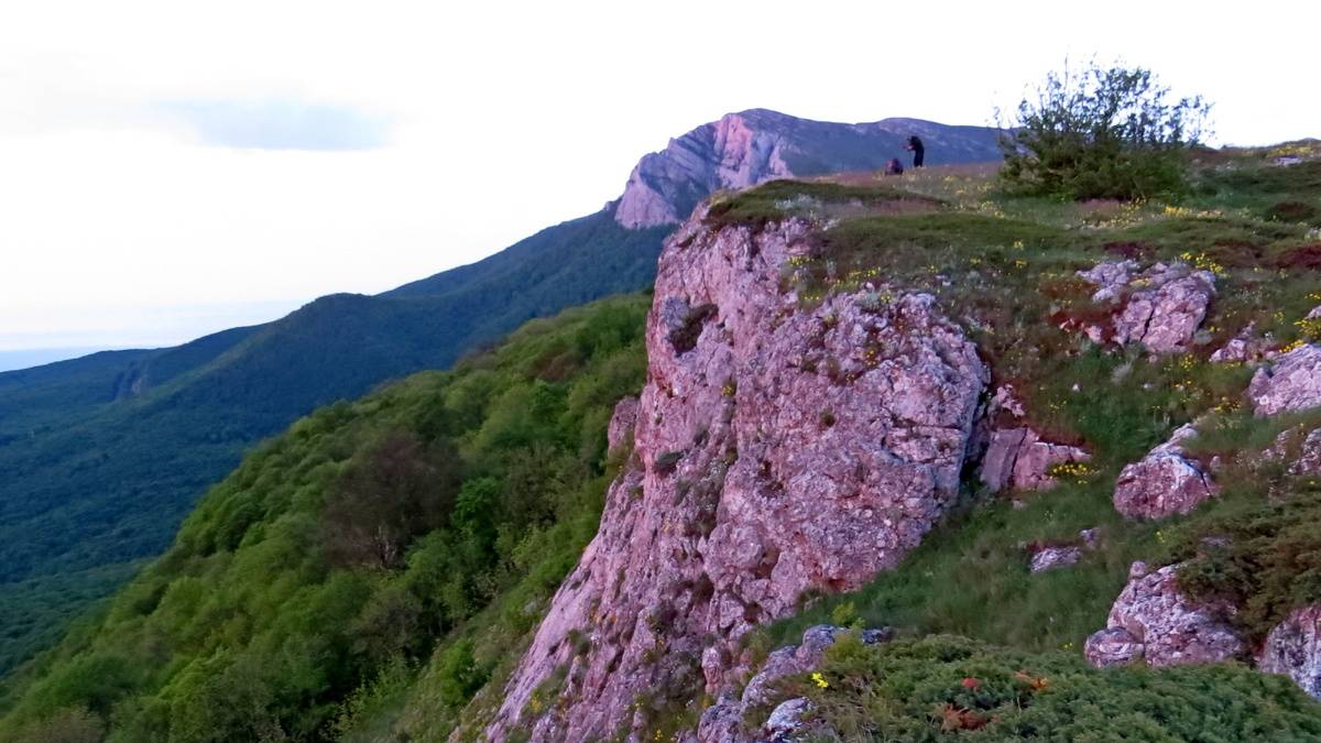 Таинство рассвета и завтрак туриста. Чатыр-Даг.