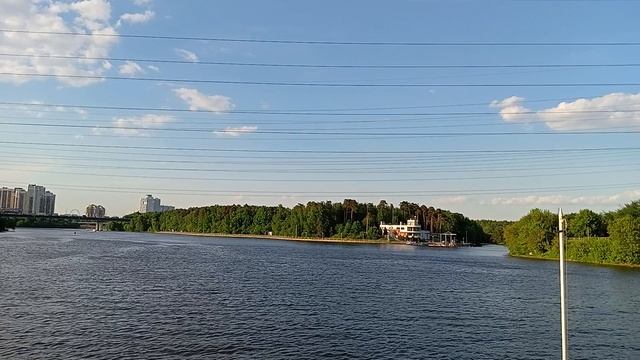 Прогулочный теплоход с Северного Речного вокзала Москва идёт в Химкинское водохранилище,прогулка час