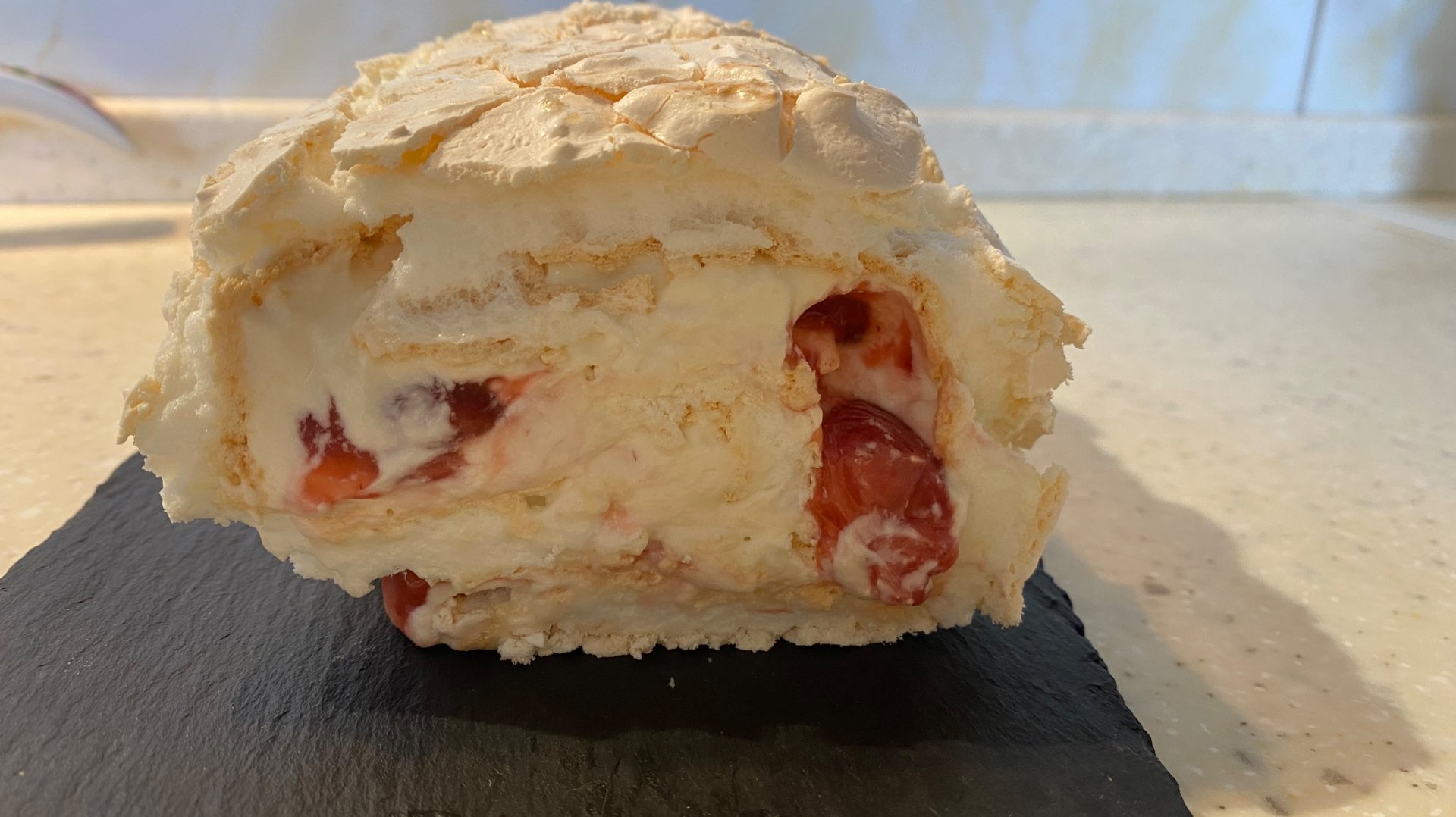 Меренговый рулет