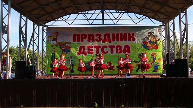 10 Танцевальная группа «Малышок» - «Ладушки»