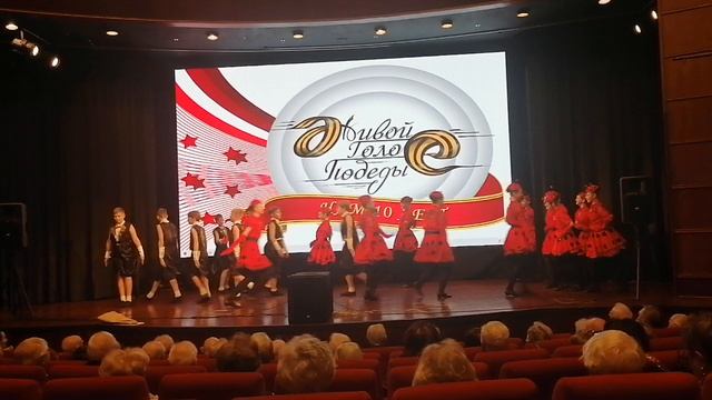 В стиле танго. Танцуют дети. Хореографический ансамбль "Веселуха"