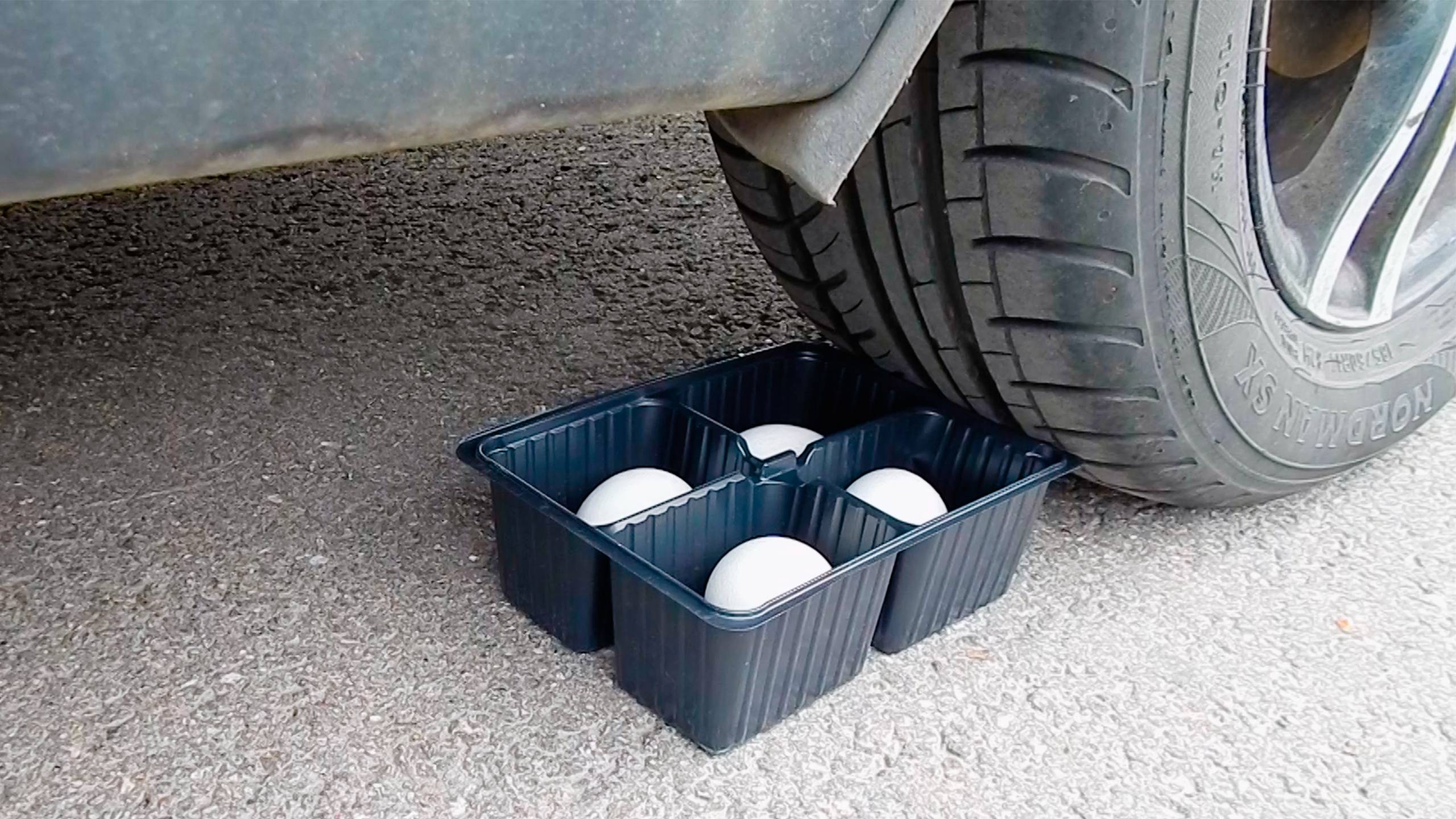 Эксперимент с автомобилем! Краш тест vs Давить колесом Яйца и многое другое! АСМР - звуки!