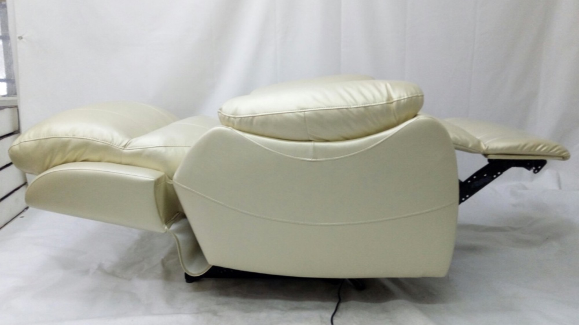 Бьюти-реклайнер для наращивания ресниц в экокоже Неофитос Rhodes 0471