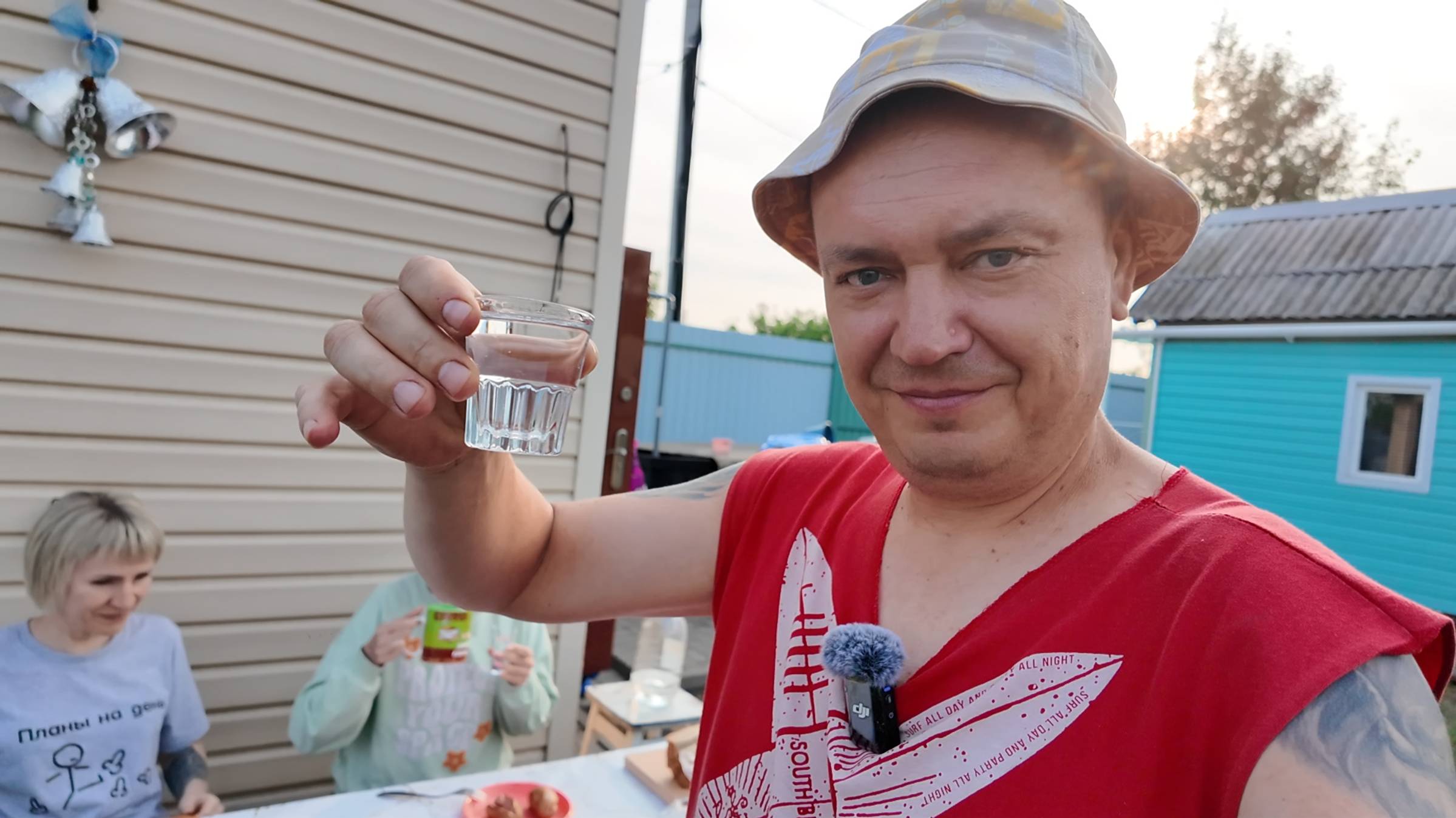 Дегустируем малиновый мацерат. Жарим шпикачки на даче. Подкормили помидоры и перцы. 4.-8.06.2025г.