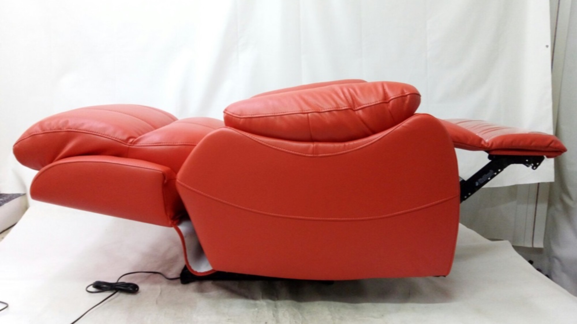 Бьюти-реклайнер для наращивания ресниц в антивандальной экокоже Softar 12