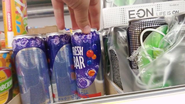 Снова пришёл в магазин чижик. Новая вкусная еда появилась в чижике