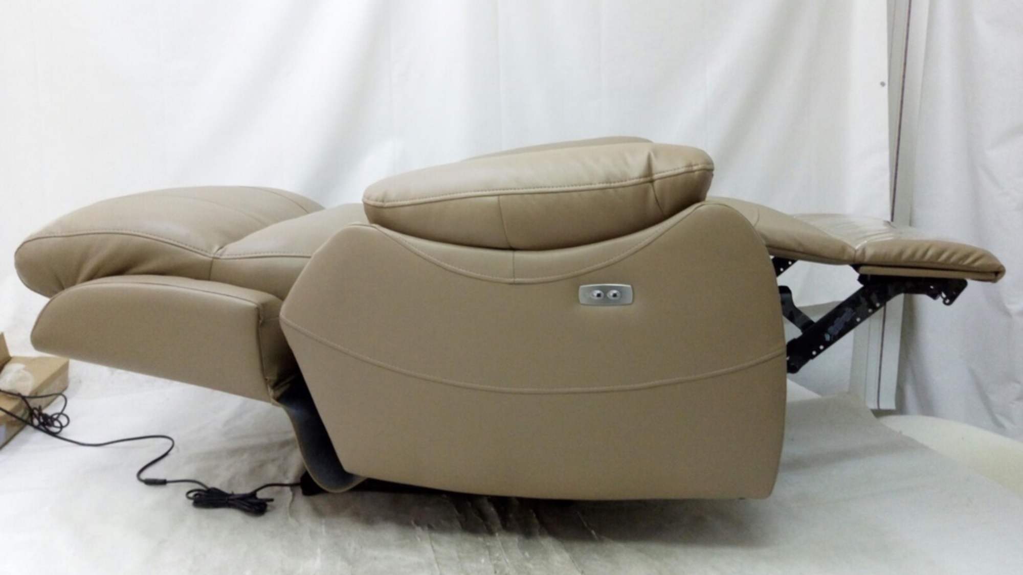 Реклайнер для наращивания ресниц в антивандальной экокоже Cordova Gris