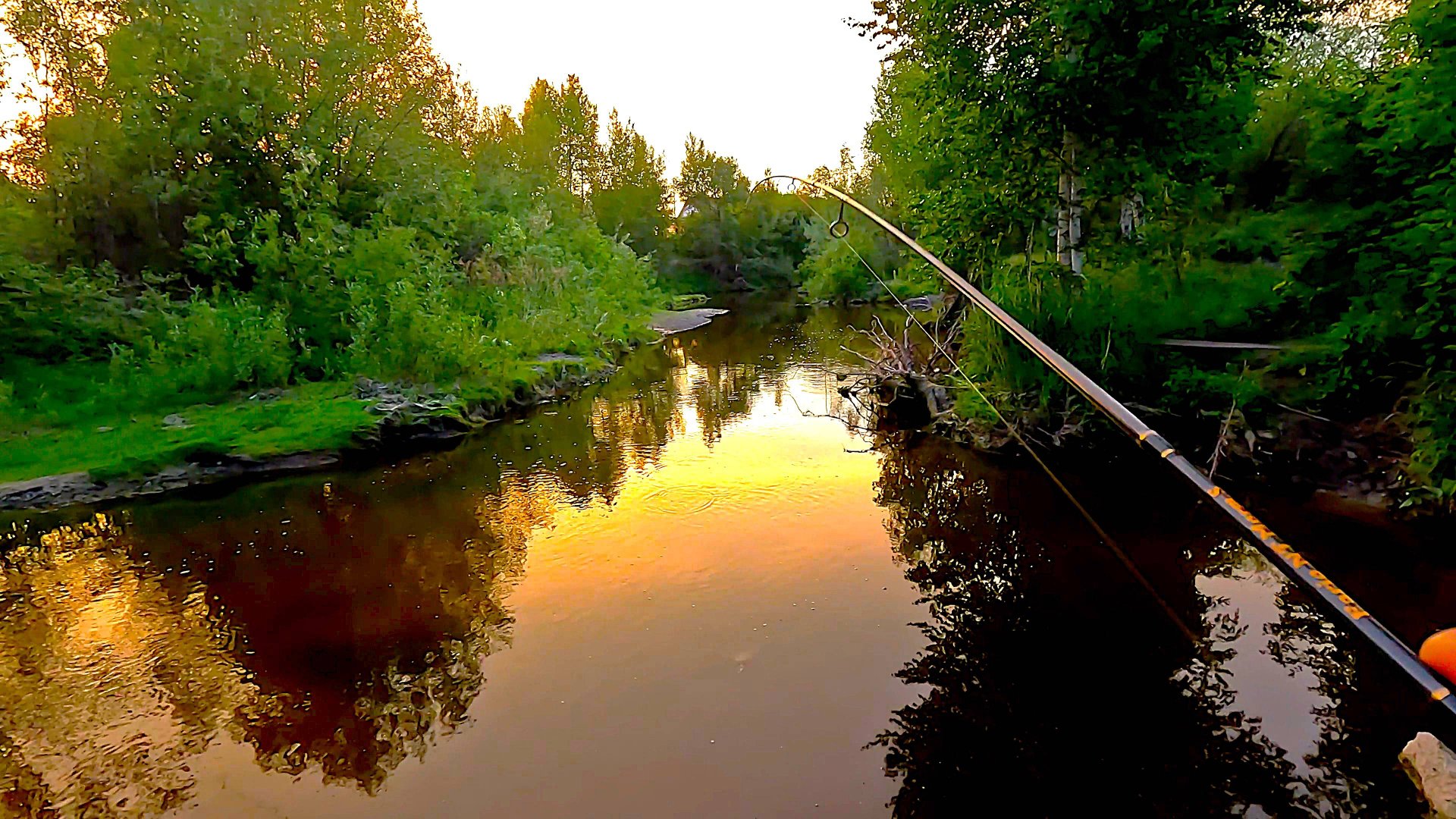 ВЕЧОРКА С МОРМО-СПИННИНГОМ рыбалка на мормышку на сельском пруду и речке